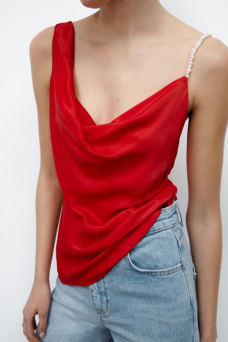 Prendas con detalles de Perlas que marcan tendencia